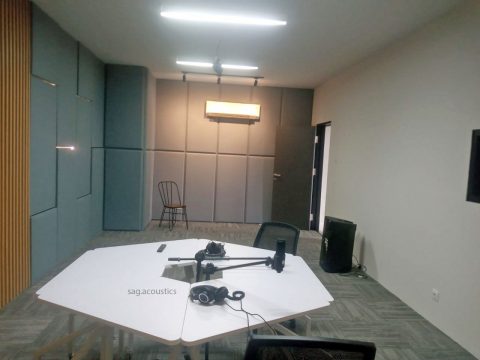 Membangun Studio Podcast Profesional di Politeknik Astra Cikarang